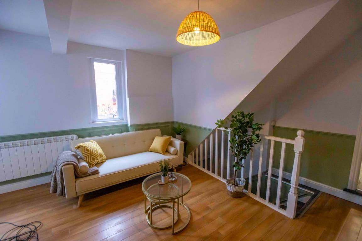 84 M² Apartamento ∙ 2 Habitaciones ∙ 1 Huésped - Reading