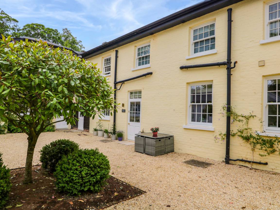 Cottage ∙ 2 Bedrooms ∙ 4 Guests - Newbury