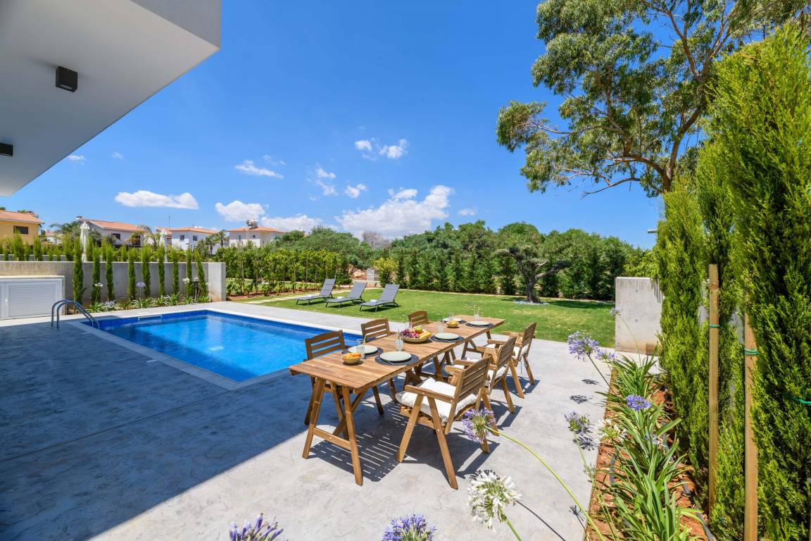 200 M² Villa ∙ 3 Bedrooms ∙ 6 Guests - Ayia Napa