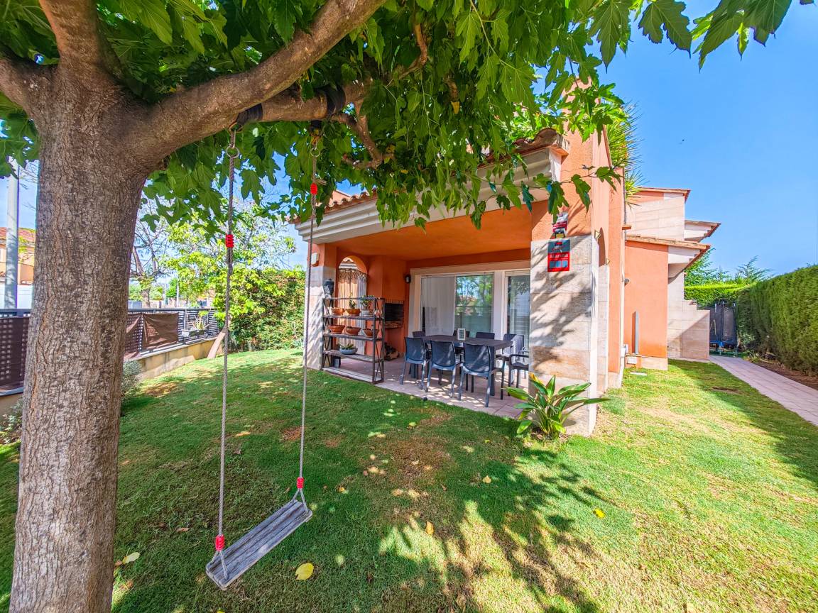 101 M² Ferienhaus ∙ 4 Schlafzimmer ∙ 8 Gäste - Cambrils