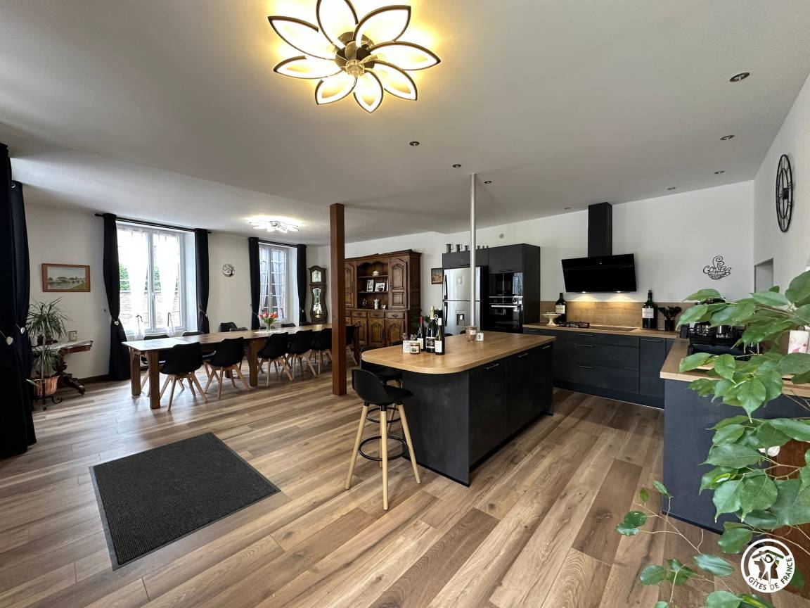 230 M² Cottage ∙ 6 Bedrooms ∙ 12 Guests - Châtillon-sur-Seine