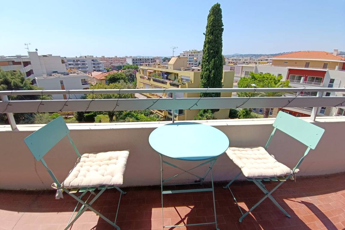 60 M² Huoneisto ∙ 2 Makuuhuonetta ∙ 5 Vierasta - Cagnes-sur-Mer