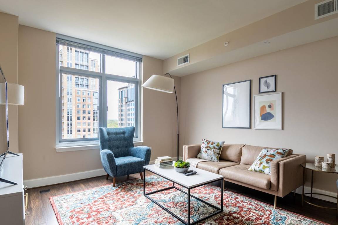 119 M² Huoneisto ∙ 2 Makuuhuonetta ∙ 4 Vierasta - Reston, VA