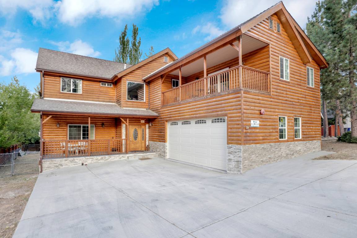 344 M² Cabin ∙ 6 Bedrooms ∙ 16 Guests - Big Bear Lake, CA