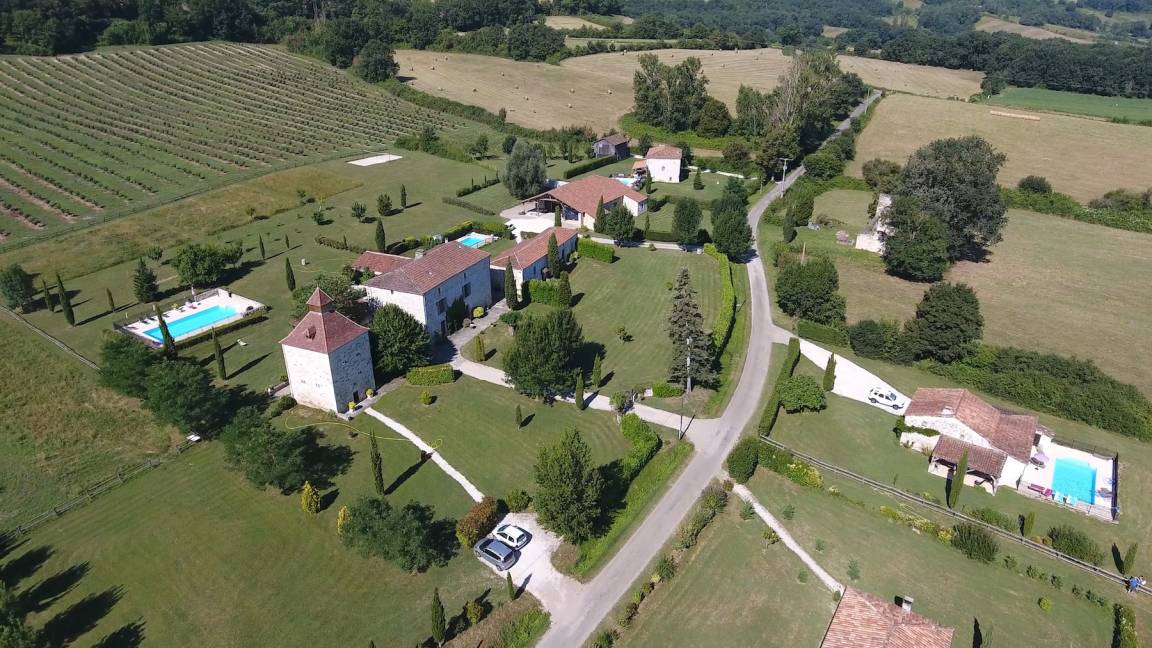 600 M² Gîte ∙ 13 Chambres ∙ 35 Personnes - Lot-et-Garonne