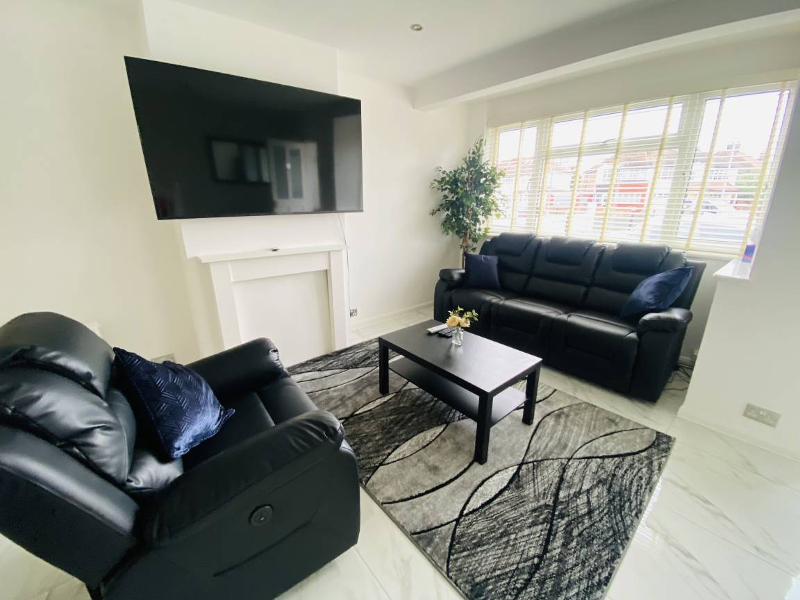 125 M² House ∙ 3 Bedrooms ∙ 5 Guests - Epsom