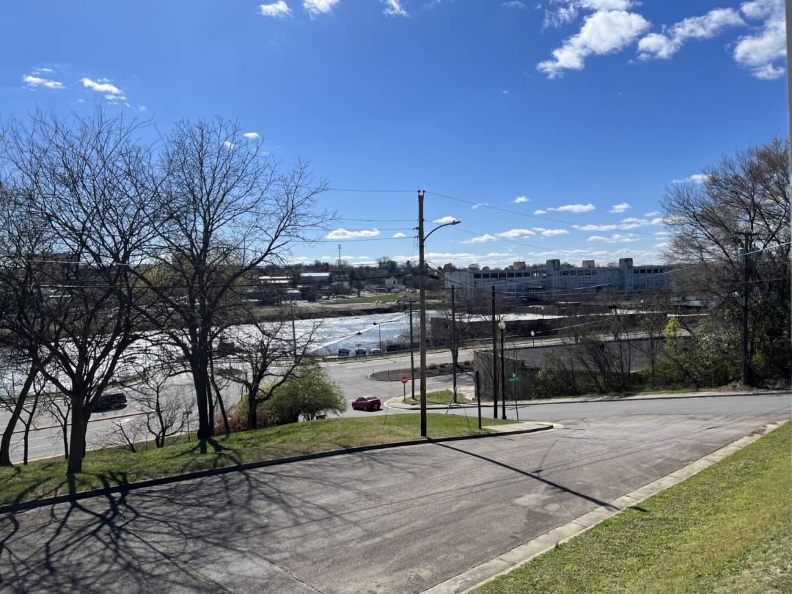 139 M² Apartment ∙ 2 Bedrooms ∙ 2 Guests - Danville, VA