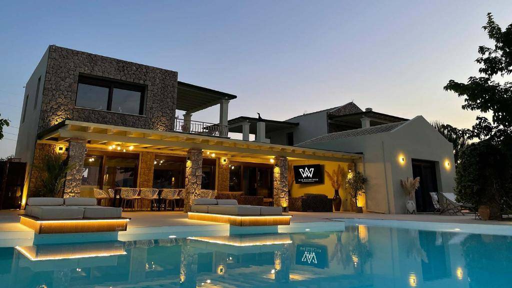780 M² Villa ∙ 6 Bedrooms ∙ 16 Guests - Corfu