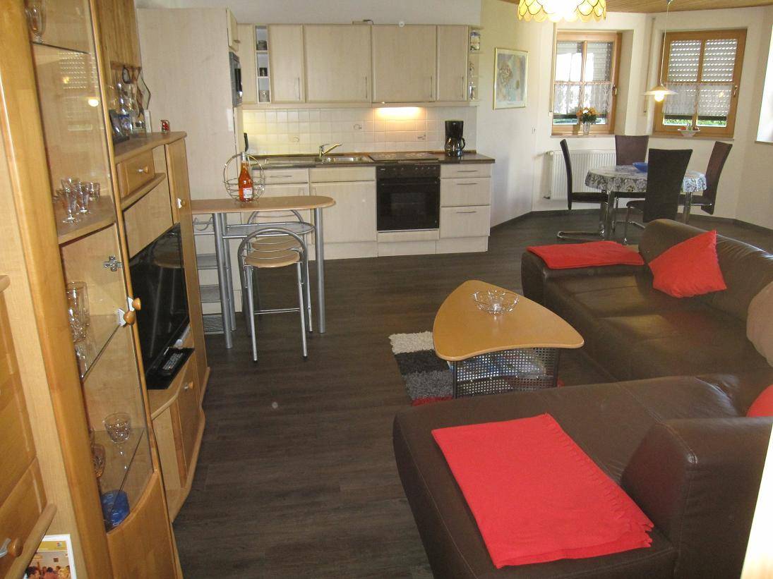 75 M² Ferienwohnung ∙ 2 Schlafzimmer ∙ 4 Gäste - Windischeschenbach