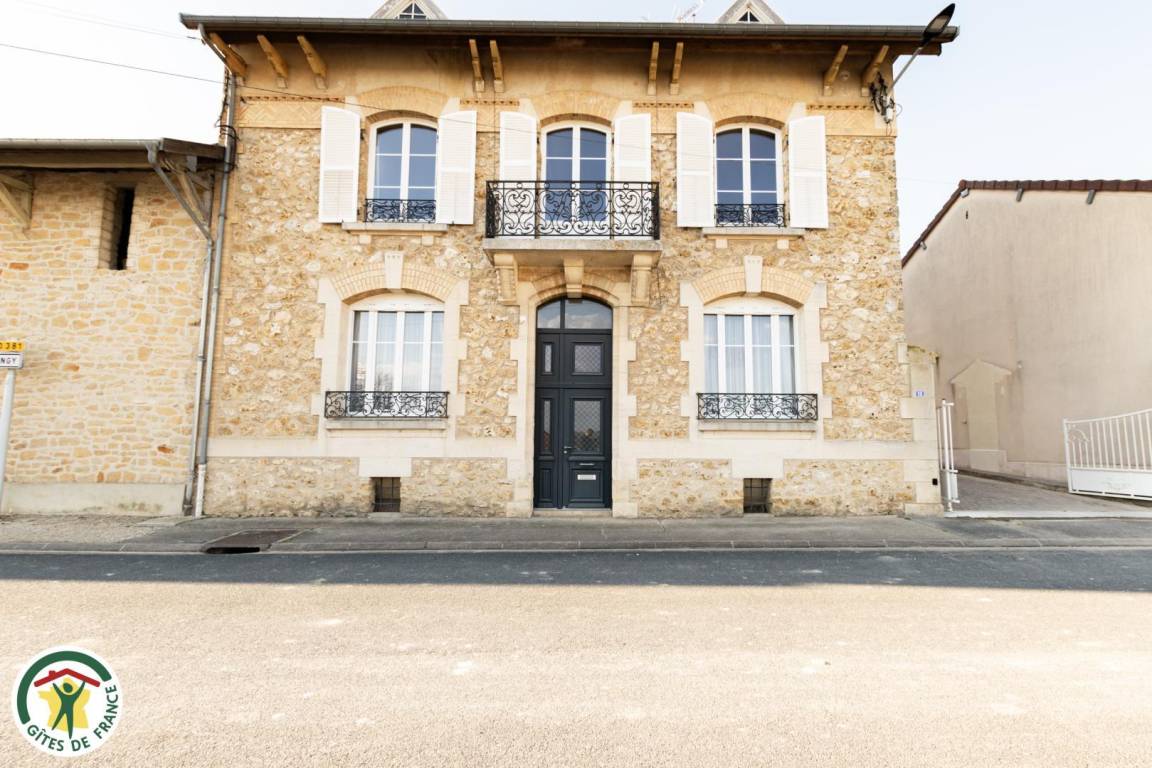 215 M² Gîte ∙ 4 Chambres ∙ 9 Personnes - Marne