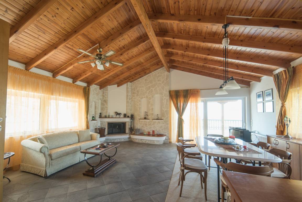 100 M² House ∙ 1 Bedroom ∙ 4 Guests - Коринф