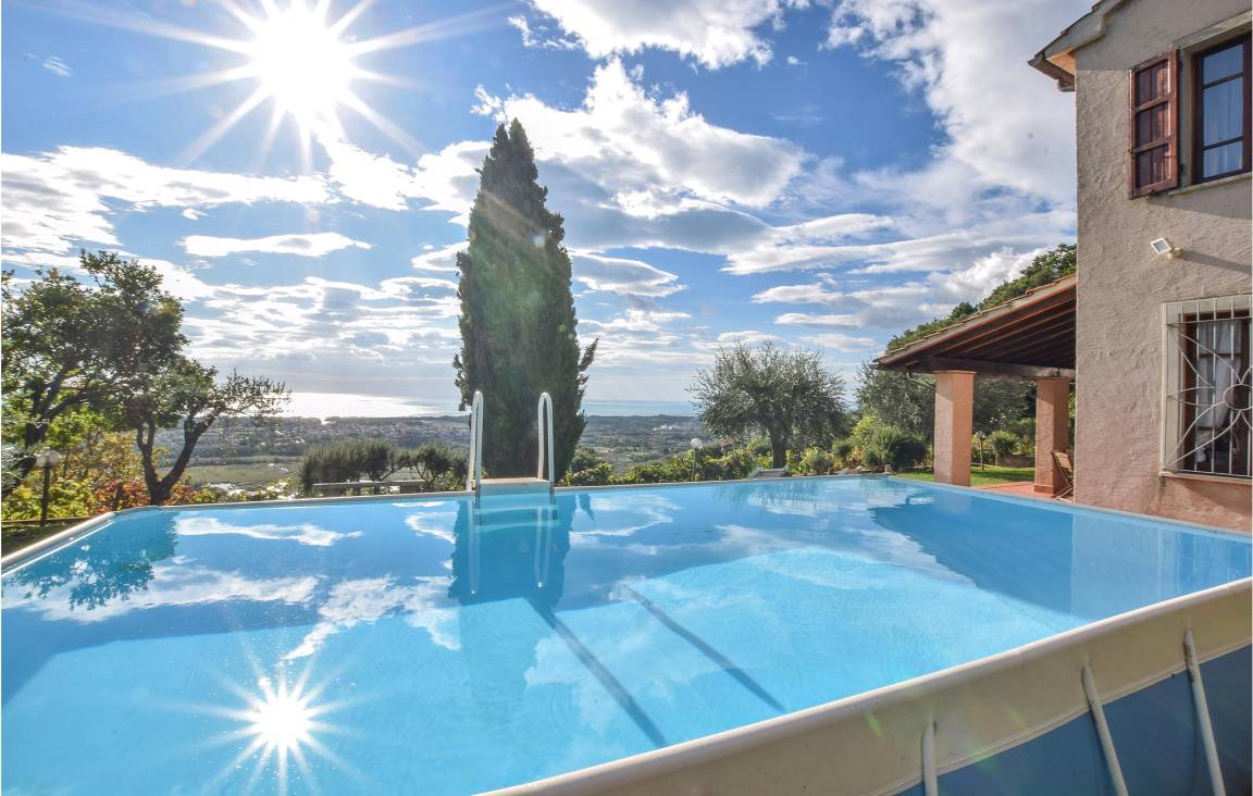 110 M² House ∙ 4 Bedrooms ∙ 8 Guests - Pietrasanta