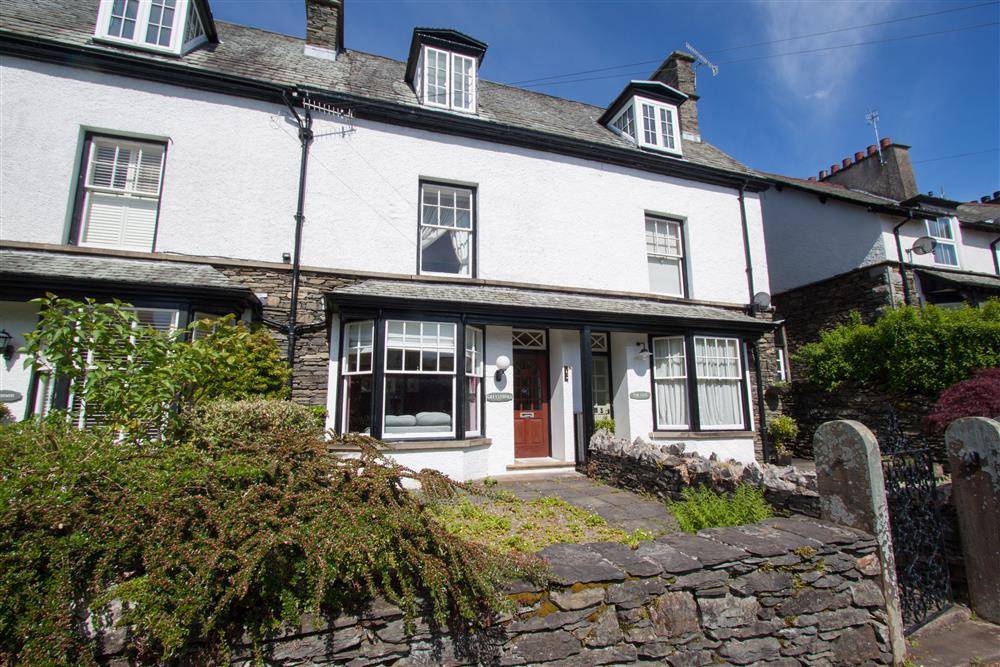 Cottage ∙ 2 Bedrooms ∙ 4 Guests - Bowness-on-Windermere
