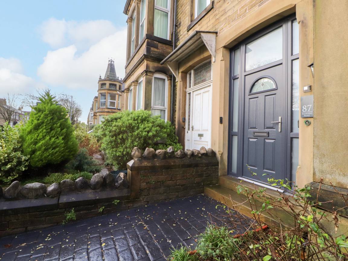 Cottage ∙ 8 Bedrooms ∙ 16 Guests - Morecambe