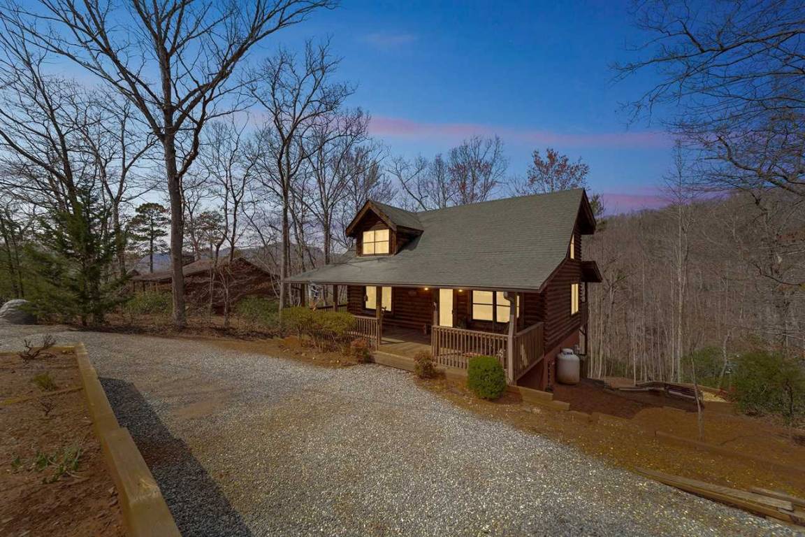 Cabin ∙ 2 Bedrooms ∙ 10 Guests - Lake Lure, NC