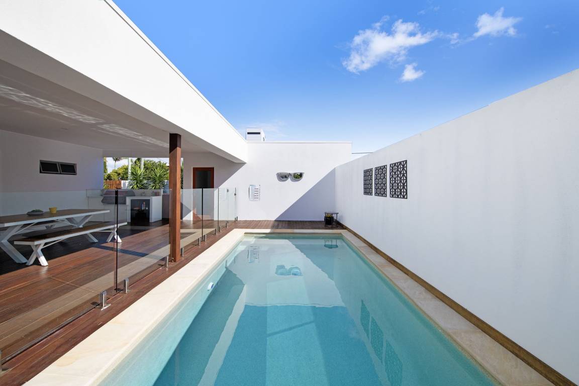 374 M² House ∙ 5 Bedrooms ∙ 14 Guests - Broadbeach