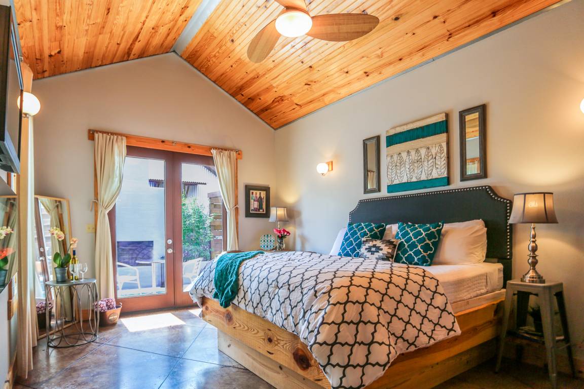 Apartment ∙ 1 Bedroom ∙ 2 Guests - Fredericksburg, TX