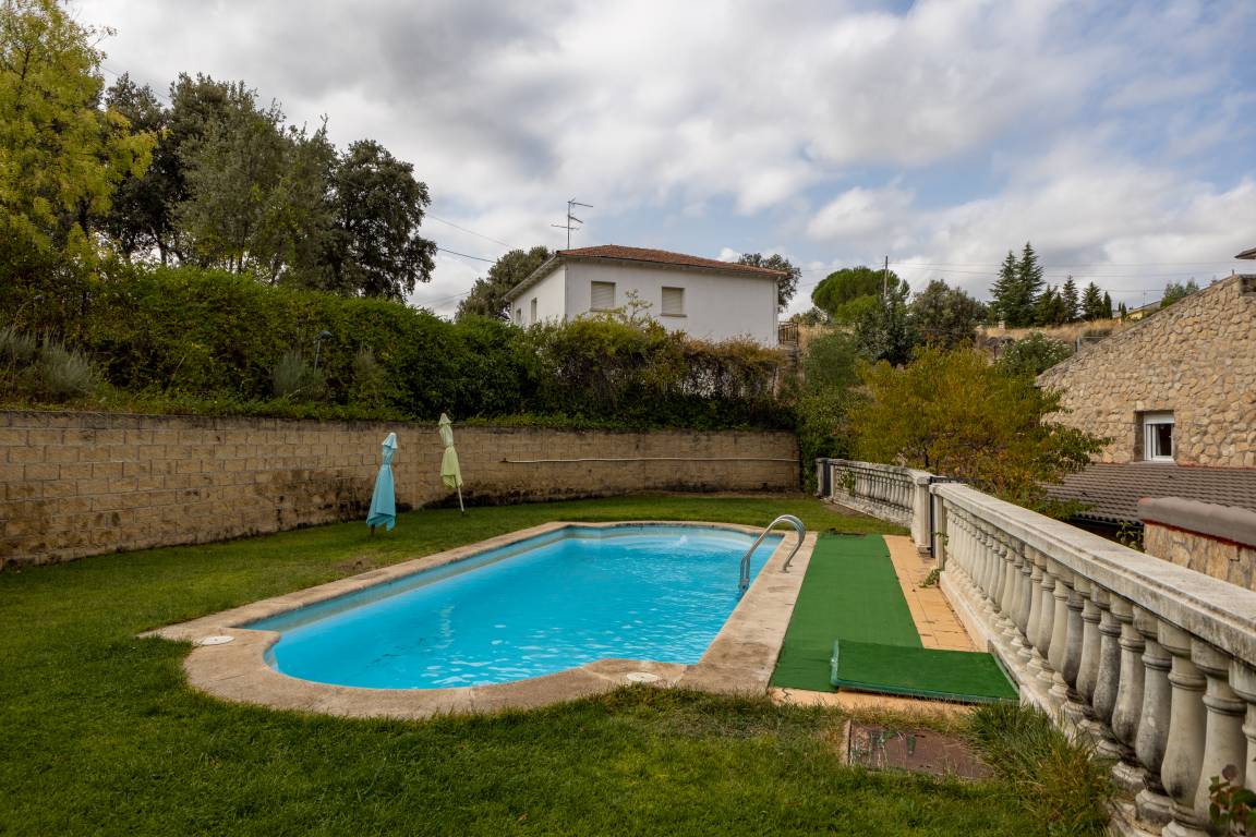 380 M² Maison De Vacances ∙ 10 Chambres ∙ 28 Personnes - Navaluenga