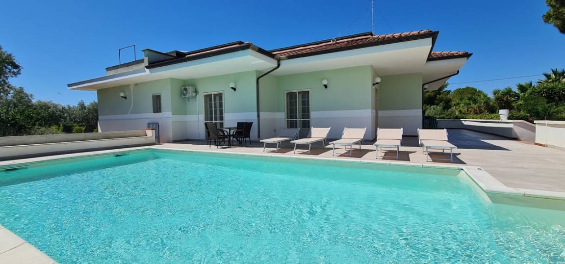 180 M² Villa ∙ 5 Bedrooms ∙ 13 Guests - Gallipoli