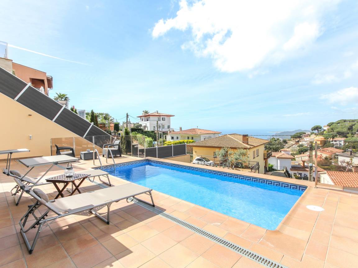 230 M² House ∙ 3 Bedrooms ∙ 7 Guests - Lloret de Mar