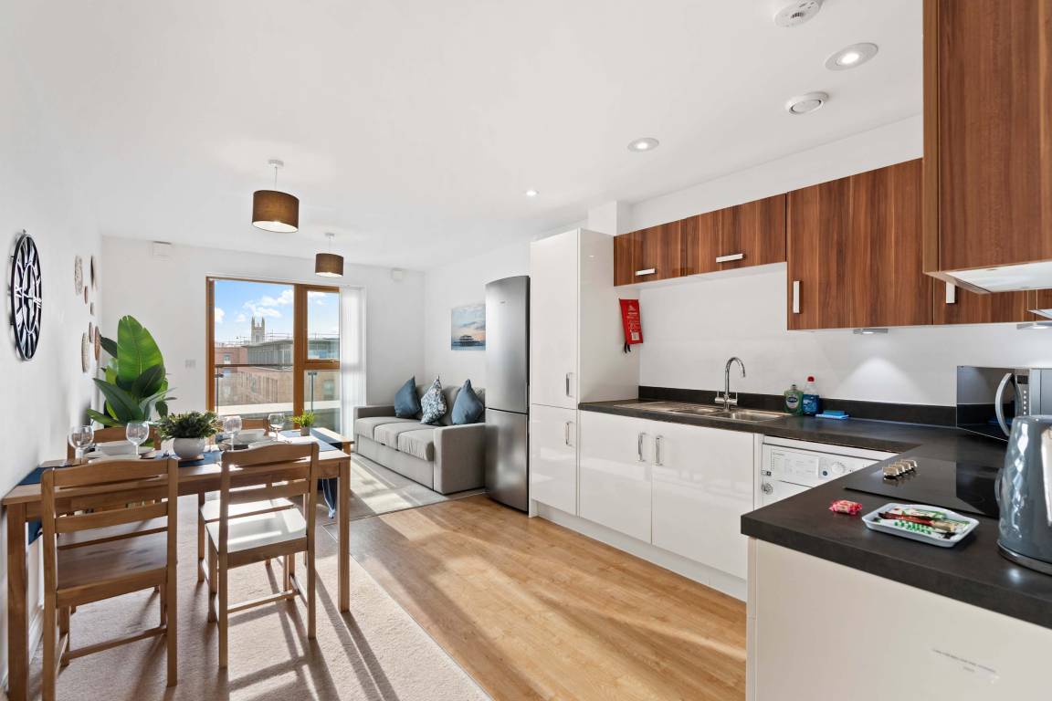 72 M² Apartment ∙ 2 Bedrooms ∙ 4 Guests - Brighton Marina