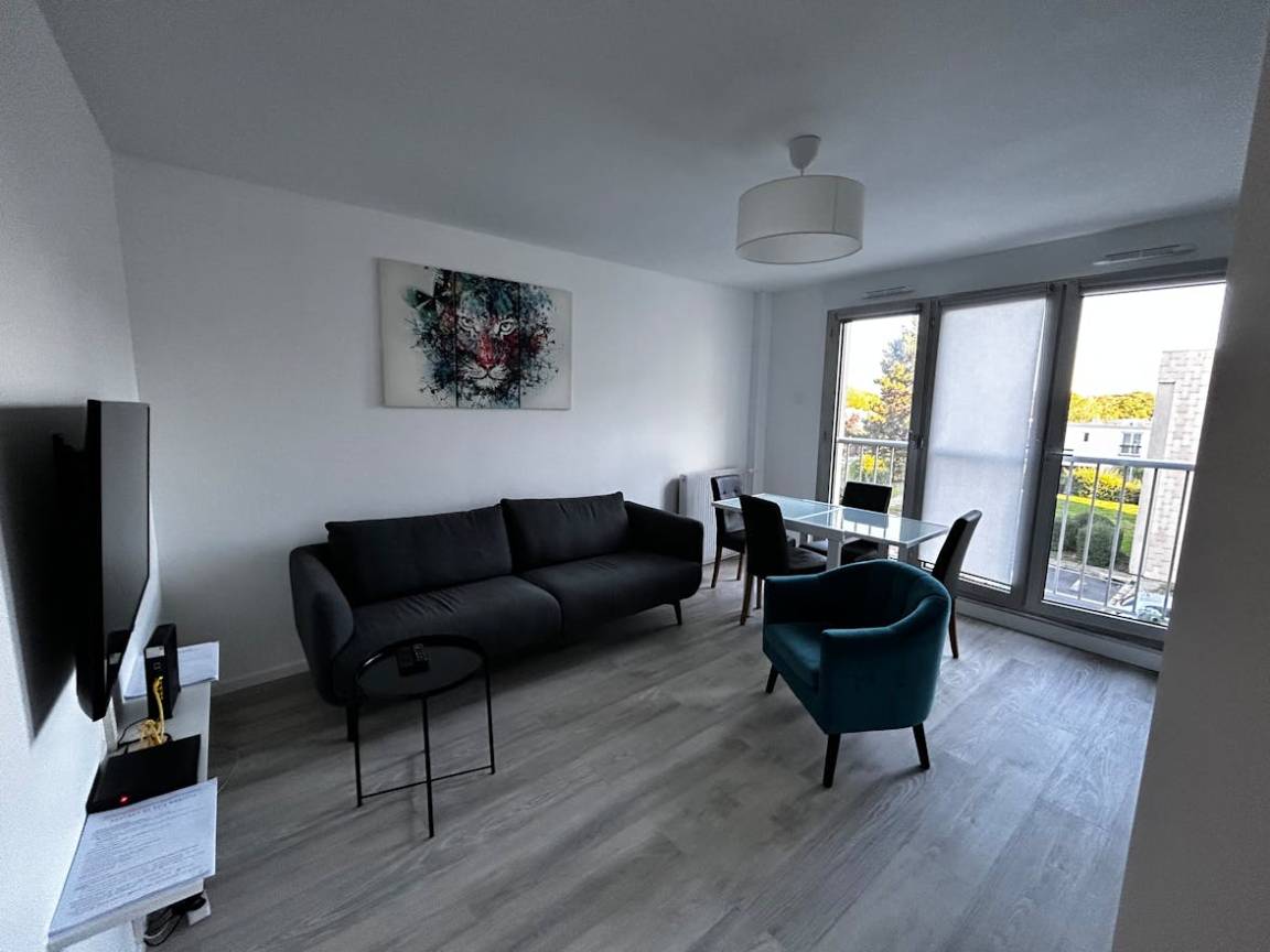 78 M² Chambre Privée ∙ 1 Chambre ∙ 4 Personnes - Cergy