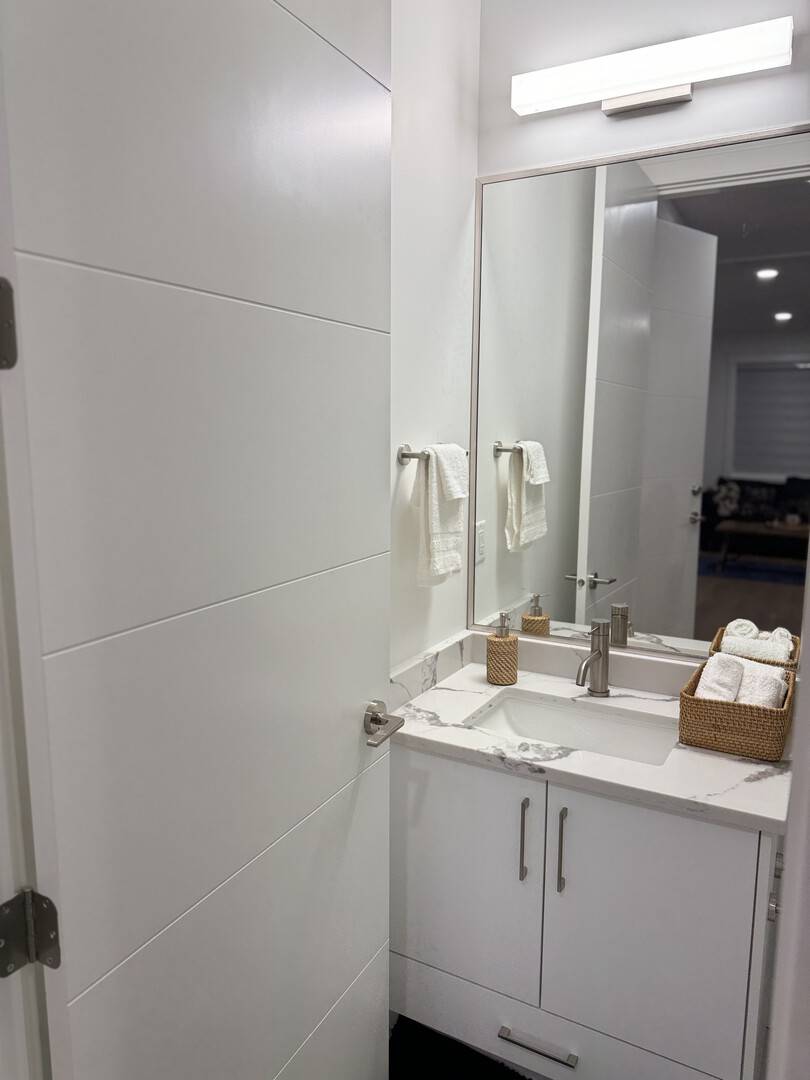 74 M² House ∙ 2 Bedrooms ∙ 1 Guest - Des Moines, WA