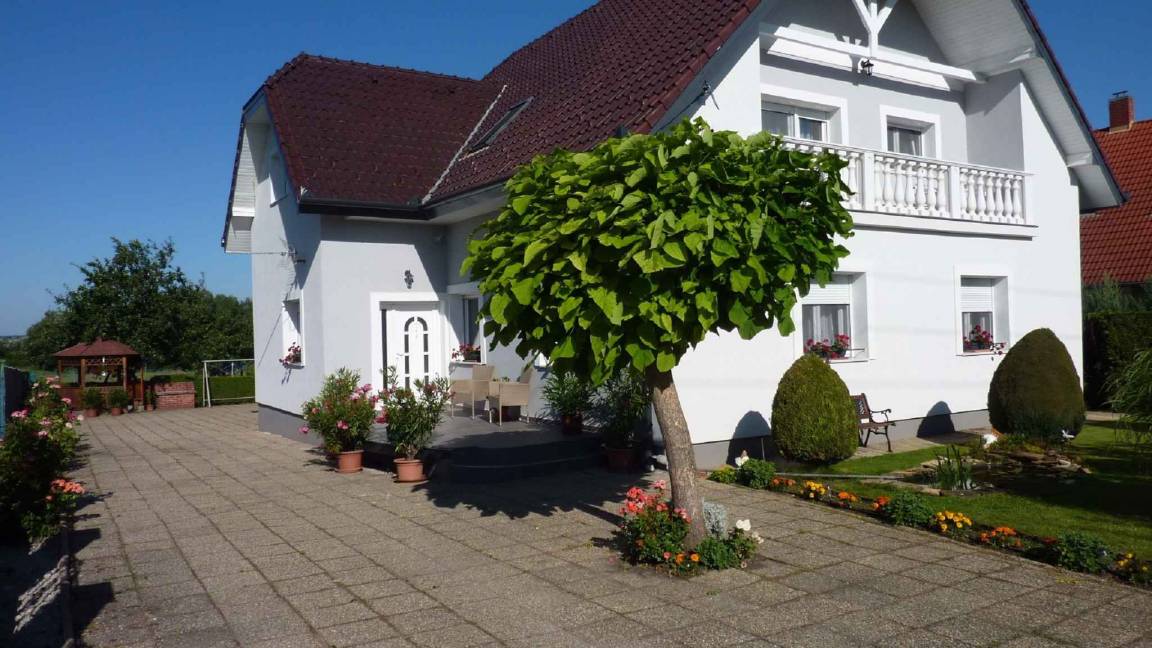 124 M² Ferienhaus ∙ 3 Schlafzimmer ∙ 7 Gäste - Gyenesdiás
