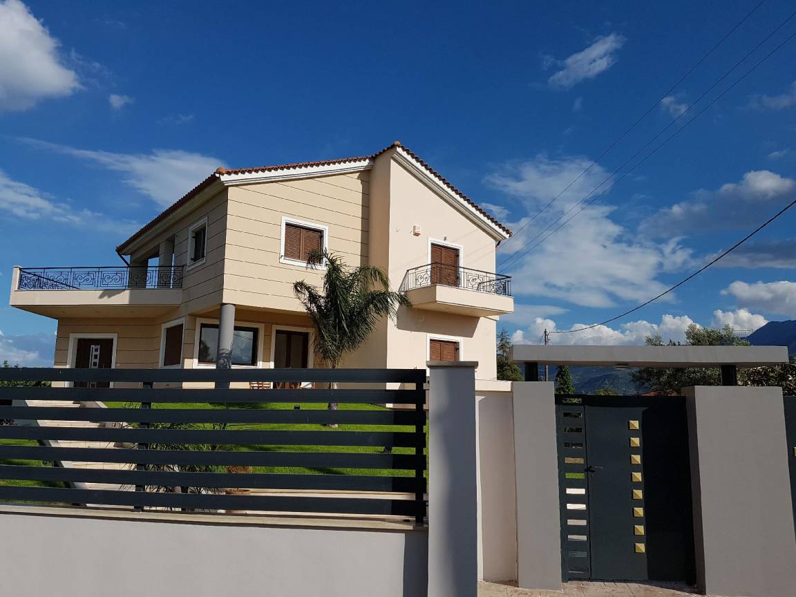 270 M² House ∙ 4 Bedrooms ∙ 8 Guests - Эйон
