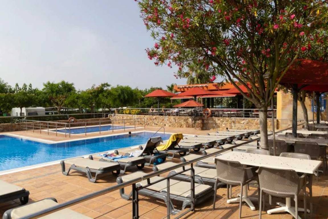 27 M² Camping ∙ 1 Chambre ∙ 4 Personnes - Blanes