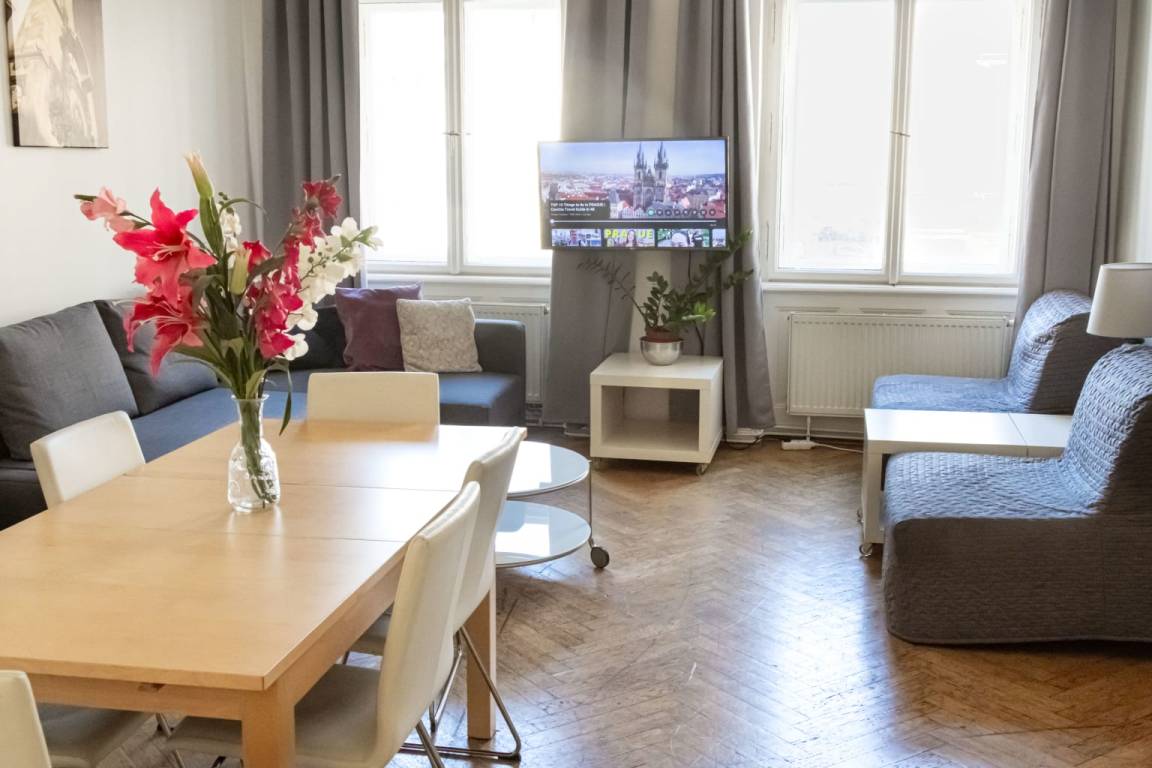 102 M² Apartment ∙ 4 Bedrooms ∙ 11 Guests - Prague Václav Havel Airport (PRG)