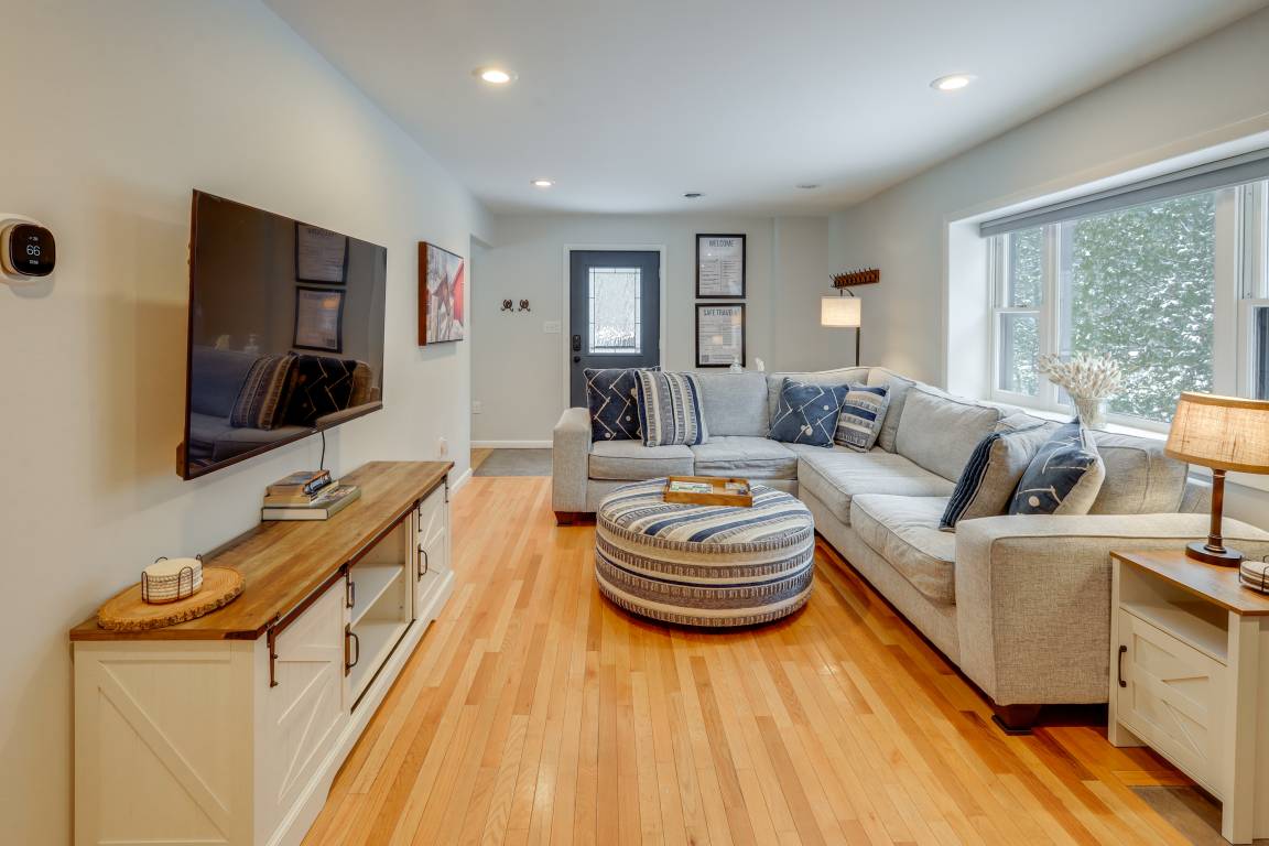 148 M² House ∙ 3 Bedrooms ∙ 7 Guests - Saratoga, NY