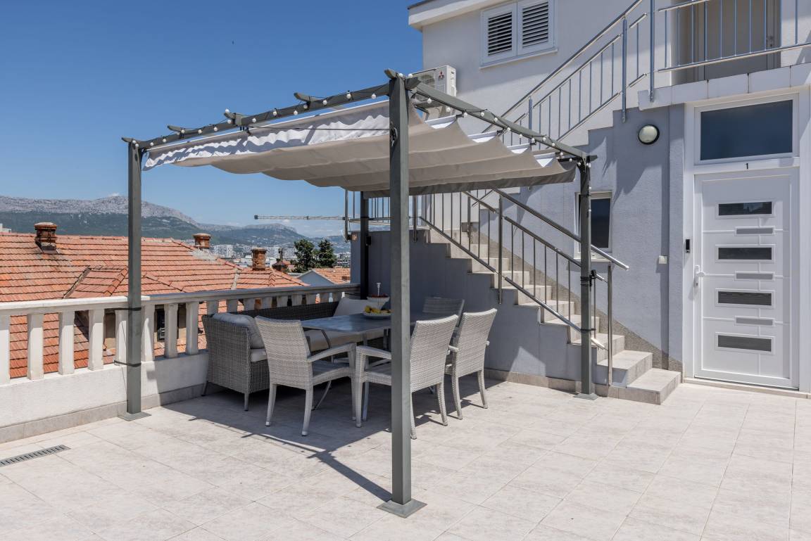 85 M² Apartamento ∙ 3 Quartos ∙ 5 Hóspedes - Split