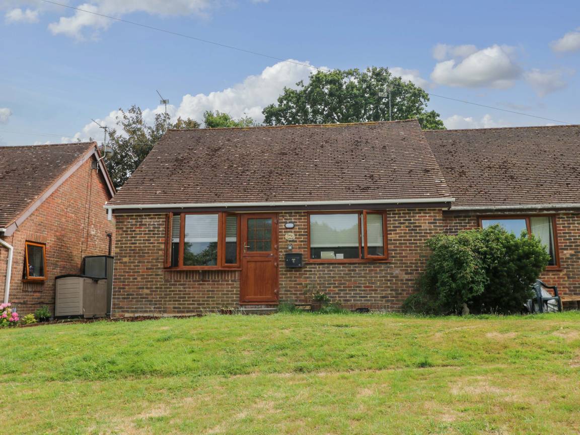 Cottage ∙ 2 Bedrooms ∙ 4 Guests - Kent