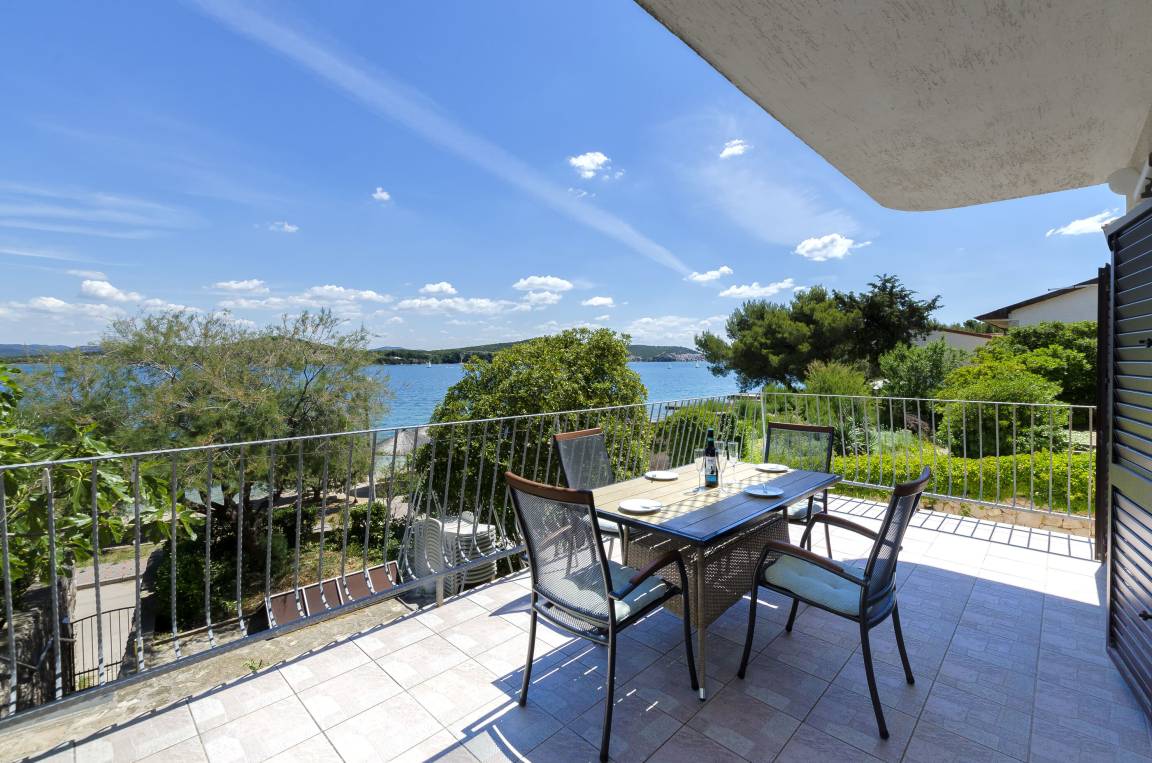 60 M² Apartment ∙ 1 Bedroom ∙ 4 Guests - Pirovac