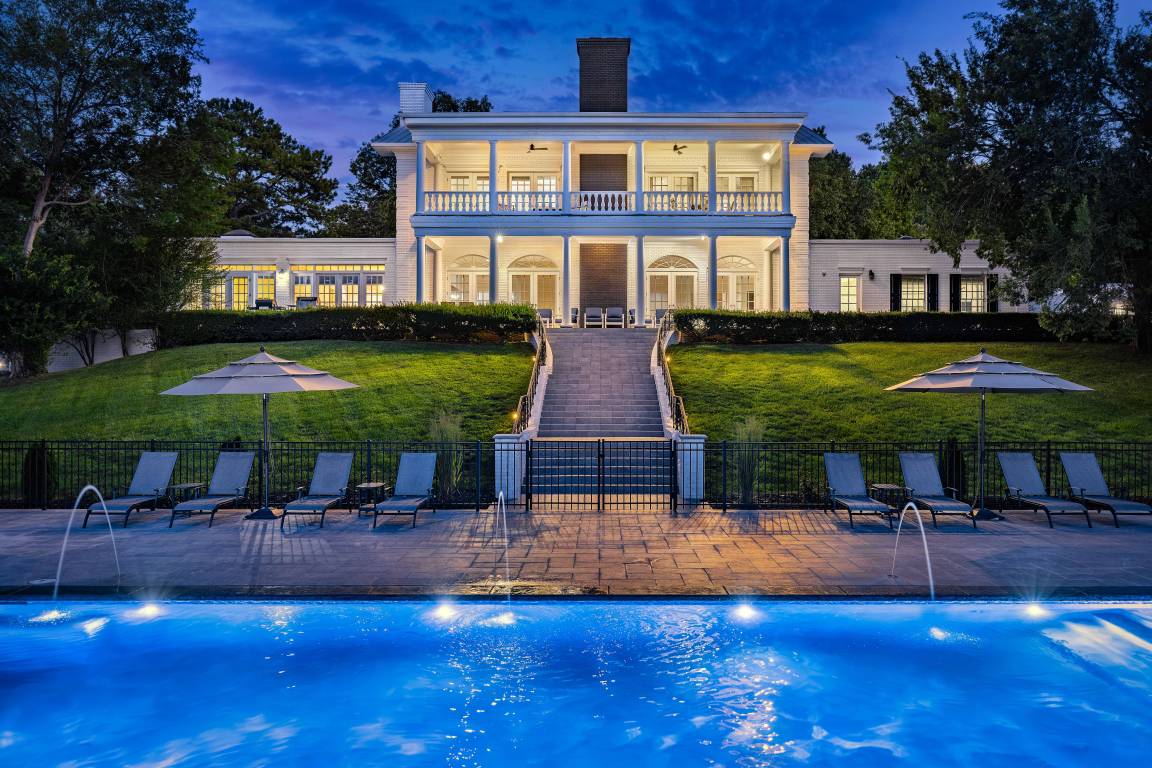 House ∙ 15 Bedrooms ∙ 44 Guests - Branson, MO