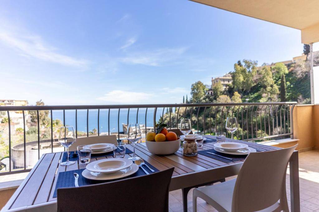 87 M² Apartment ∙ 2 Bedrooms ∙ 6 Guests - Taormina
