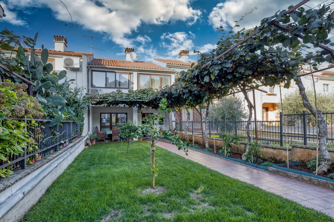 70 M² Apartment ∙ 2 Bedrooms ∙ 4 Guests - Poreč