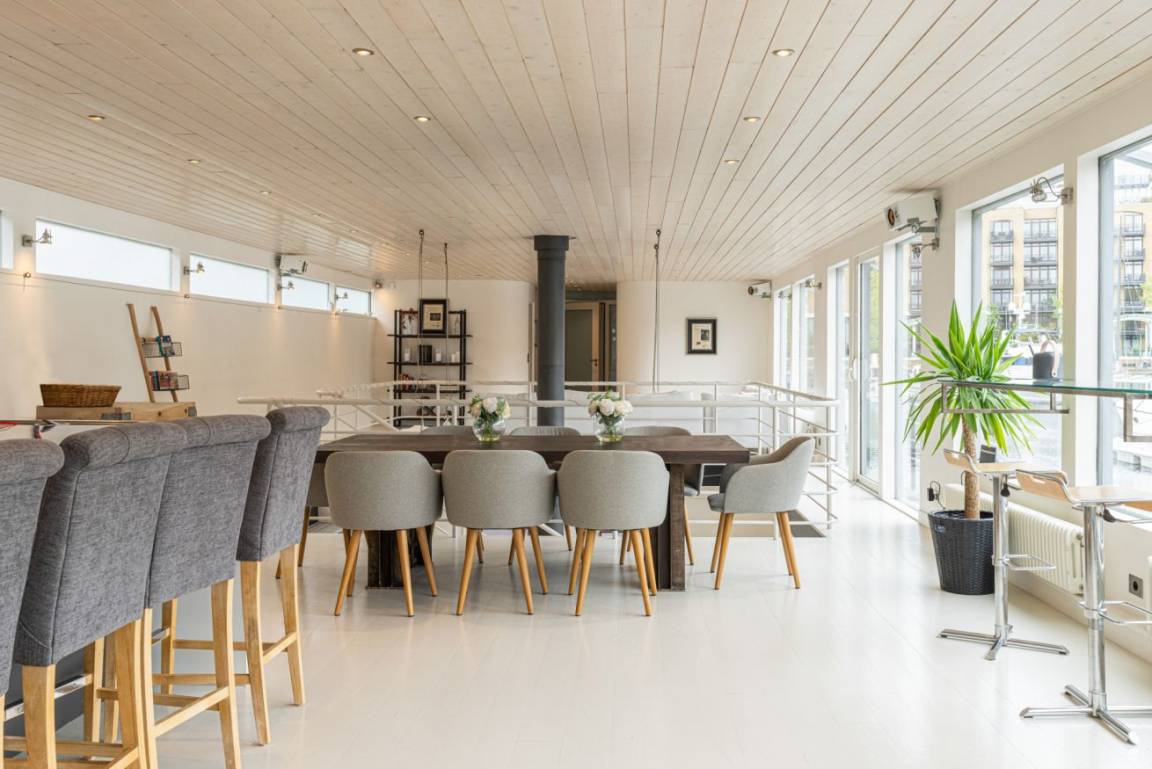 479 M² Houseboat ∙ 5 Bedrooms ∙ 10 Guests - Greenwich