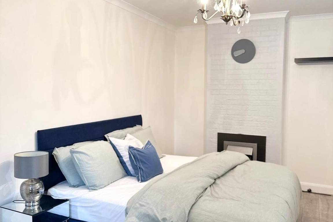 145 M² House ∙ 4 Bedrooms ∙ 8 Guests - Chingford