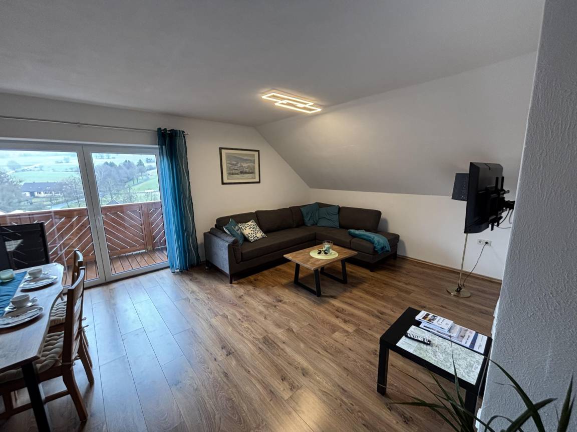 100 M² Ferienwohnung ∙ 2 Schlafzimmer ∙ 6 Gäste - Hilders