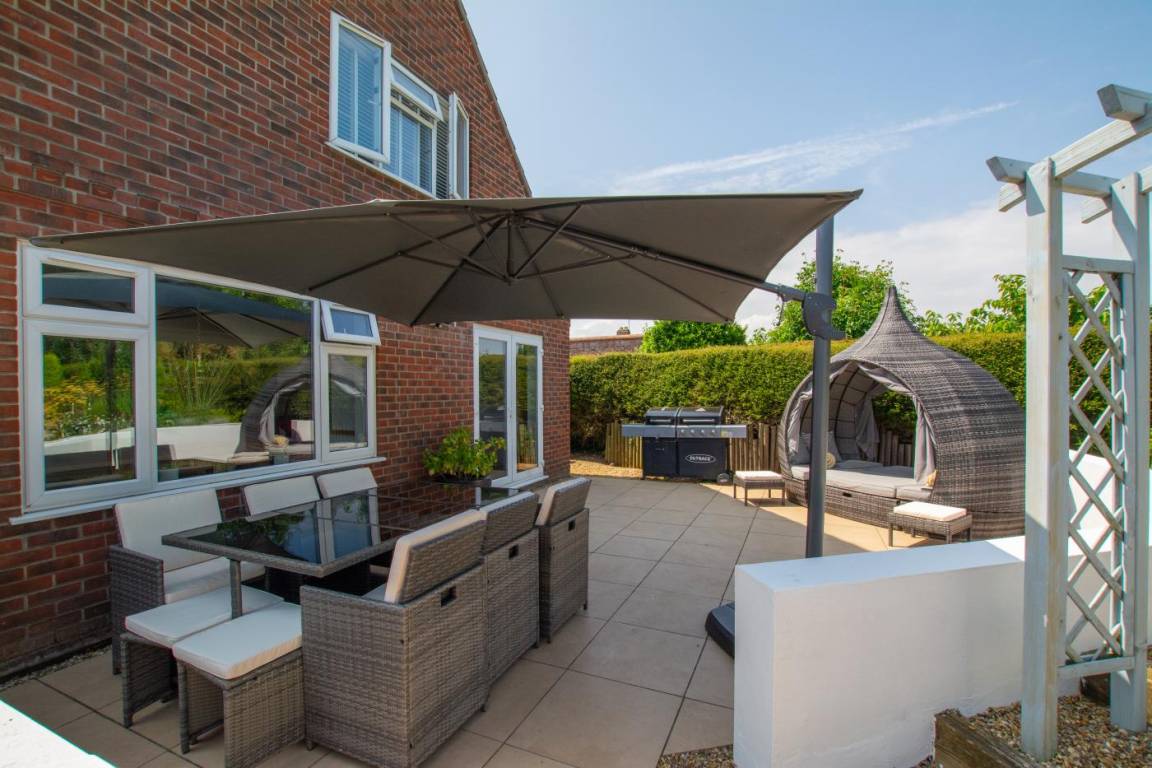 Cottage ∙ 5 Bedrooms ∙ 10 Guests - Holt