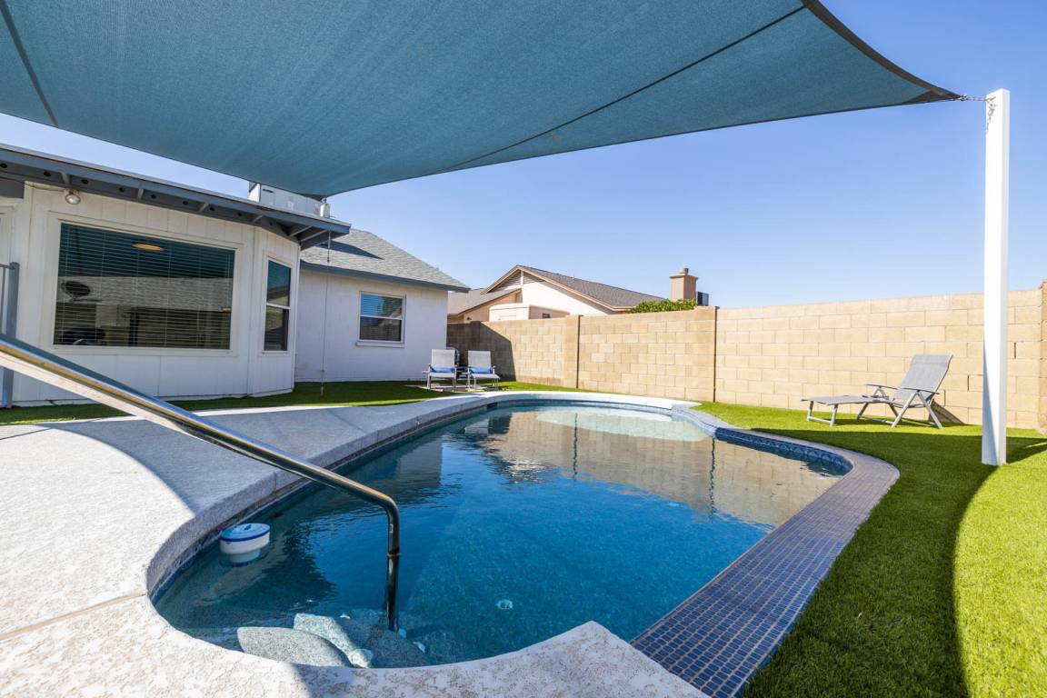 196 M² House ∙ 4 Bedrooms ∙ 12 Guests - Glendale, AZ