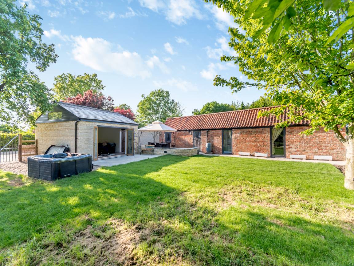 Cottage ∙ 2 Bedrooms ∙ 4 Guests - Lincolnshire