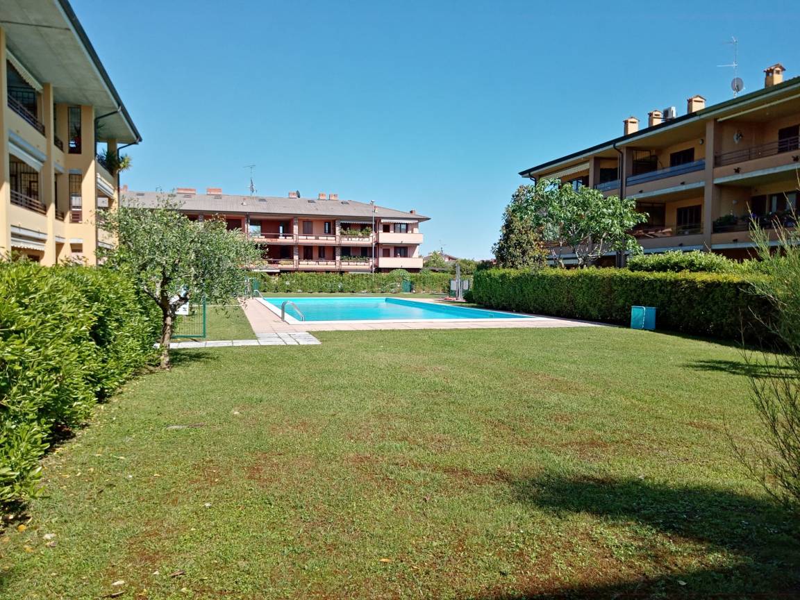 75 M² Apartamento ∙ 2 Habitaciones ∙ 6 Huéspedes - Sirmione