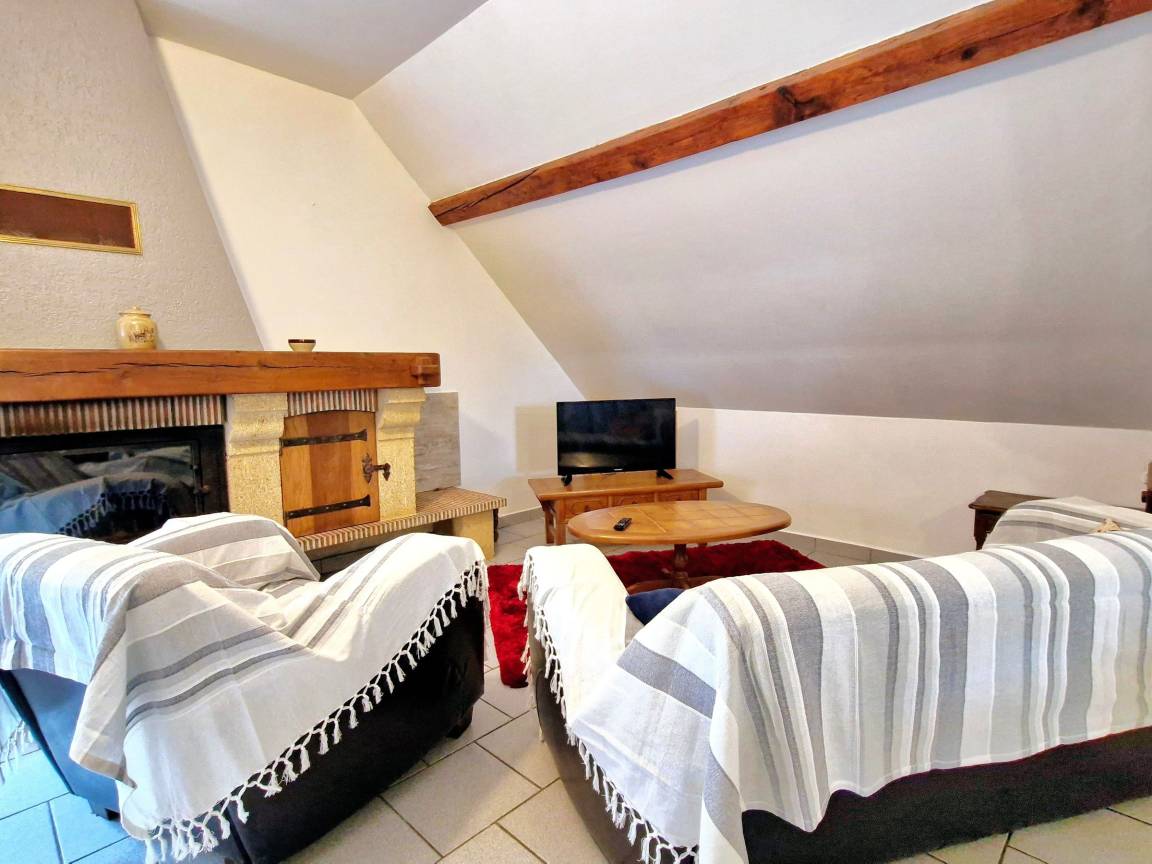 80 M² Appartement ∙ 2 Chambres ∙ 4 Personnes - Decize
