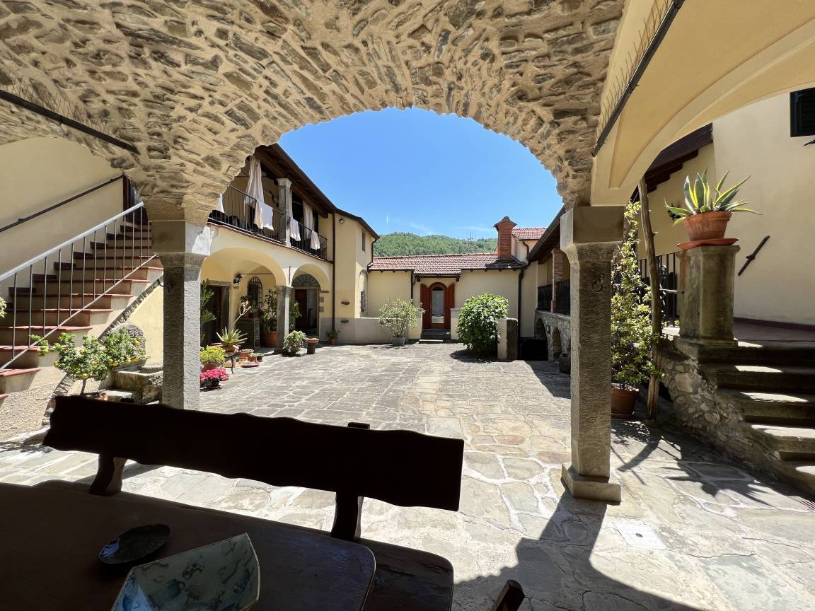 140 M² Apartment ∙ 3 Bedrooms ∙ 7 Guests - Pontremoli