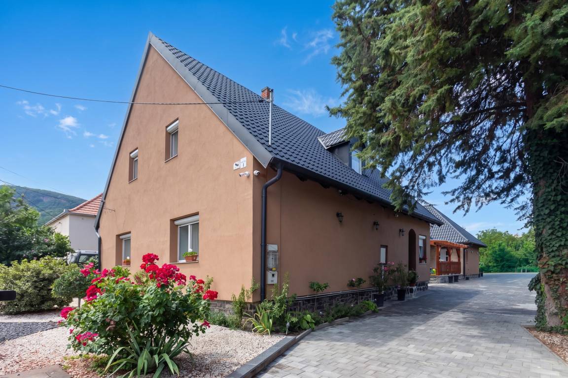 80 M² Apartment ∙ 2 Bedrooms ∙ 6 Guests - Tapolca