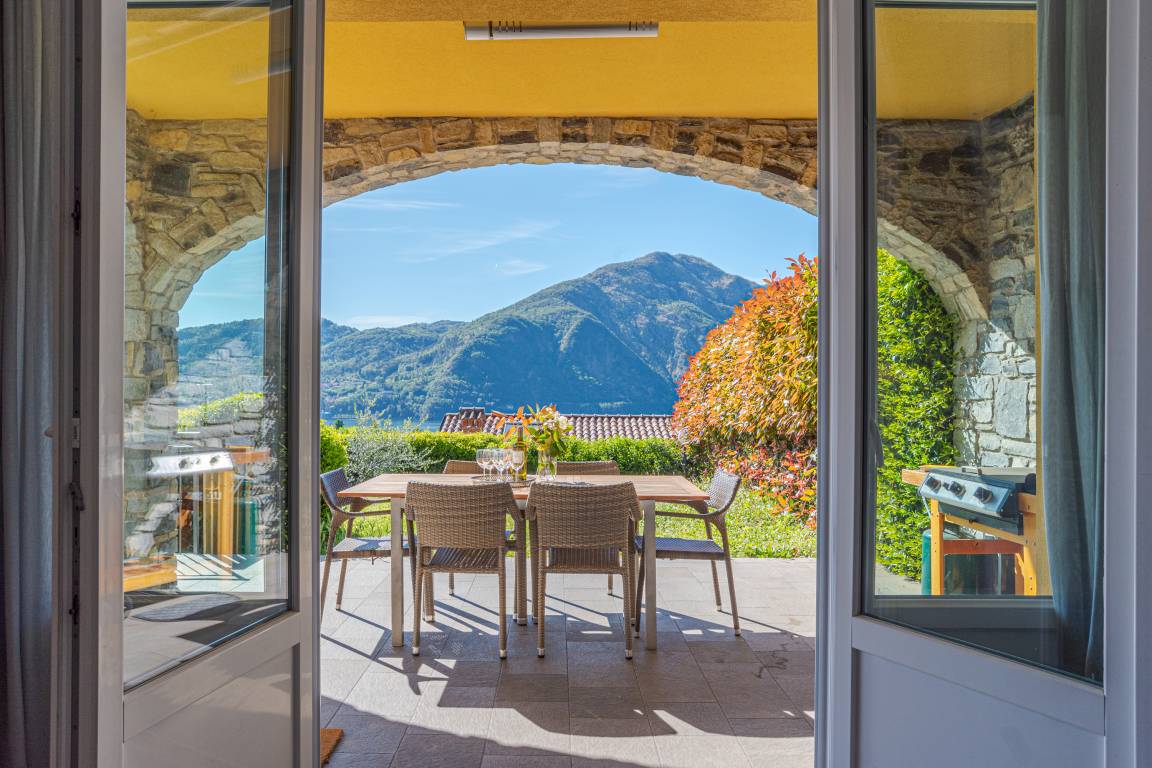 200 M² Villa ∙ 4 Bedrooms ∙ 8 Guests - Varenna