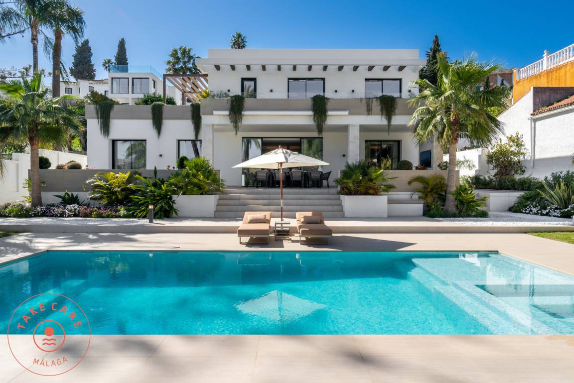 258 M² Villa ∙ 4 Bedrooms ∙ 8 Guests - Puerto Banús